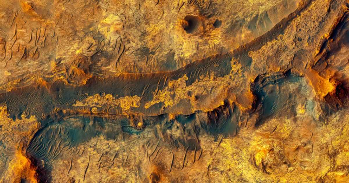 New study reveals reason behind 2 million mysterious dark slope streaks ...