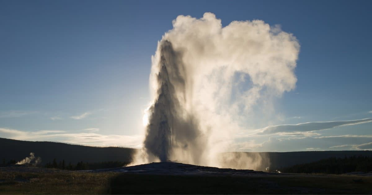 Yellowstone's Black Diamond Pool's hot, muddy spring erupts up to 40 ...